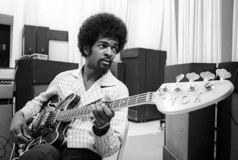 Larry Graham, il profeta del funk che diede voce al basso elettrico ...